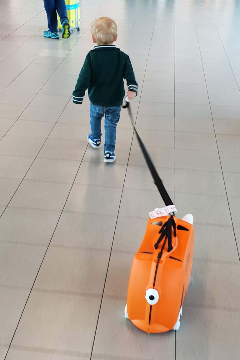 De plus- en minpunten van de Trunki kinderkoffer - Gezin op Reis