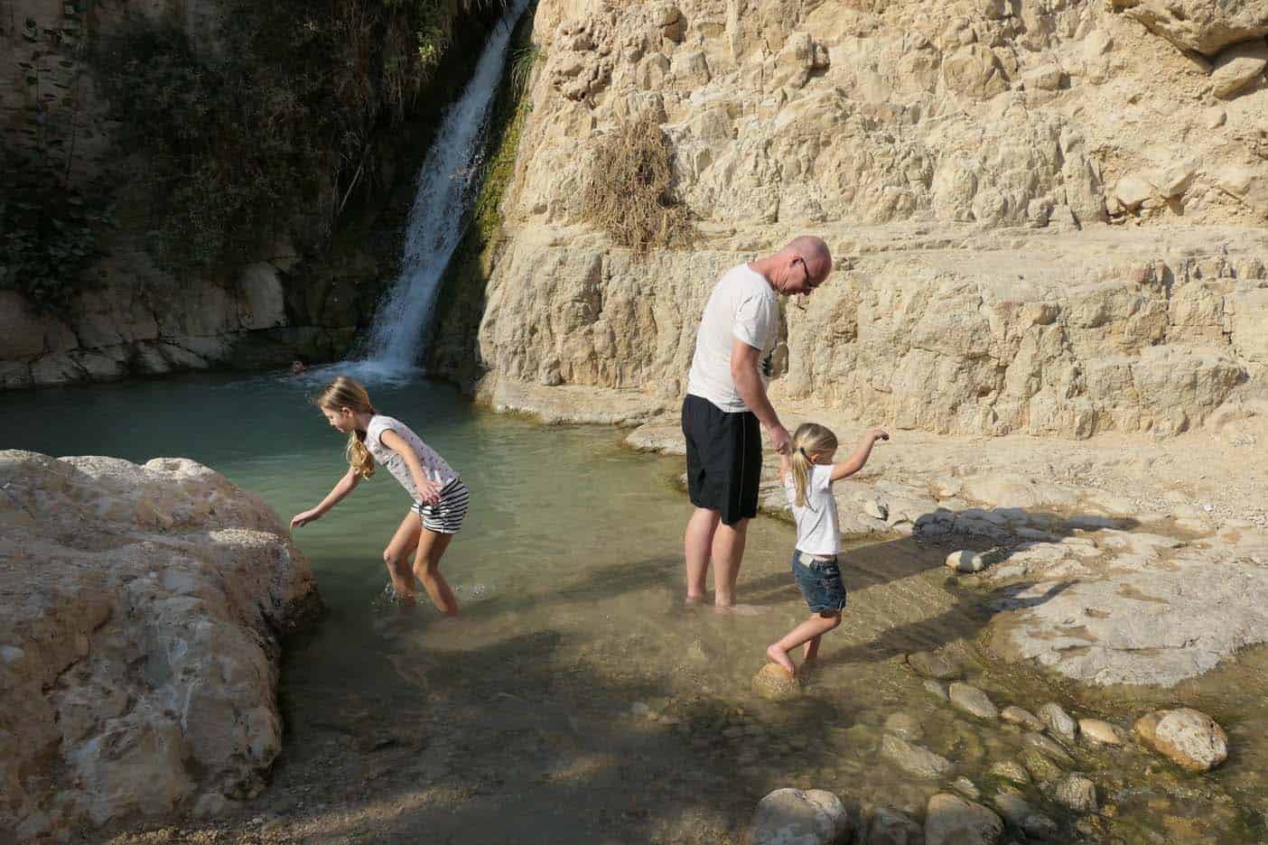 Wandelen in Ein Gedi en drijven in de Dode Zee met kinderen - Gezin op Reis