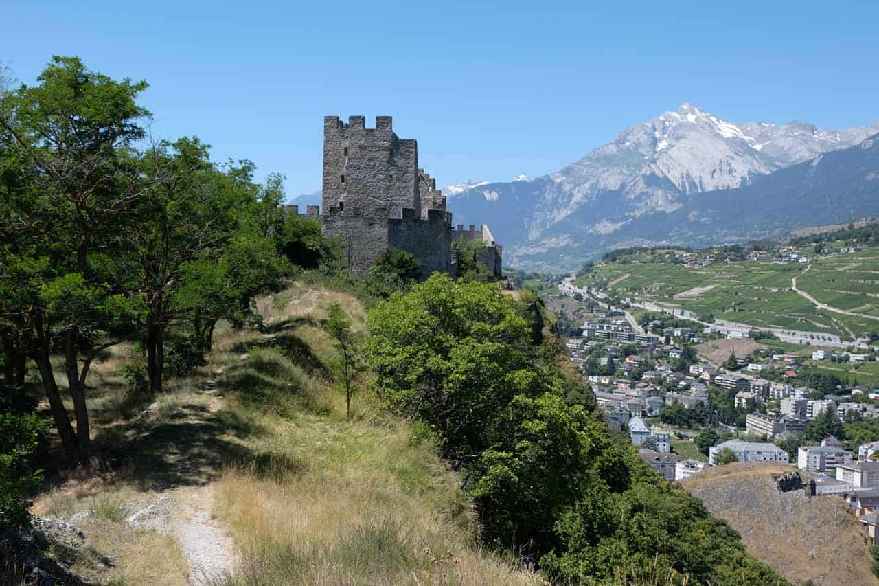 Sion, zonnige hoofdstad van het kanton Wallis - Gezin op Reis