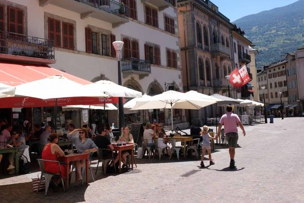 Sion, zonnige hoofdstad van het kanton Wallis - Gezin op Reis