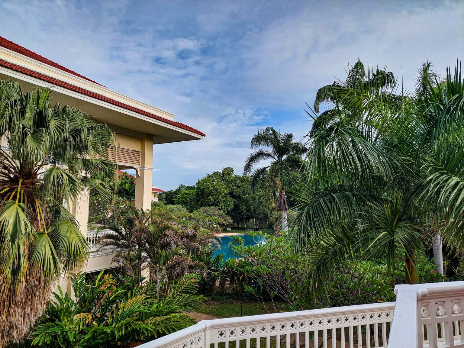 Dheva Mantra Resort: Kindvriendelijk hotel aan de rivier Kwai vlakbij ...