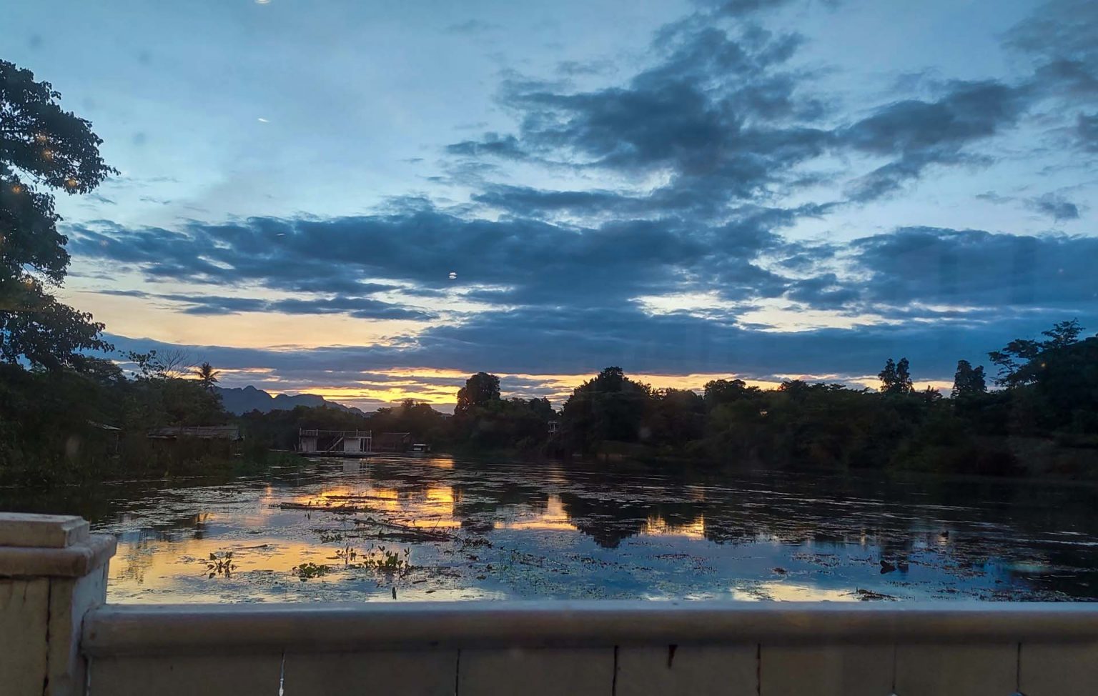 Dheva Mantra Resort: Kindvriendelijk hotel aan de rivier Kwai vlakbij ...