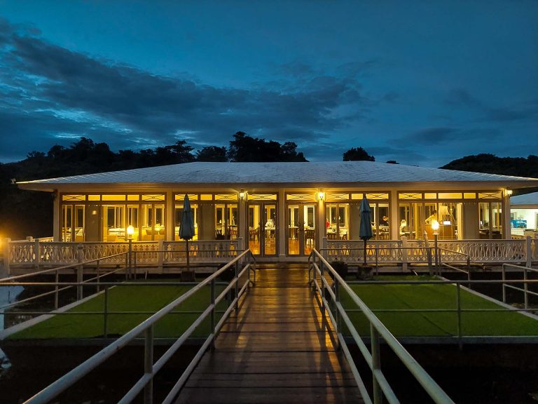 Dheva Mantra Resort: Kindvriendelijk hotel aan de rivier Kwai vlakbij ...