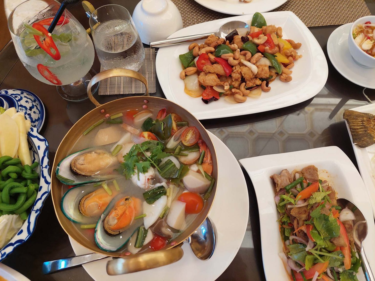 Dheva Mantra Resort: Kindvriendelijk hotel aan de rivier Kwai vlakbij ...