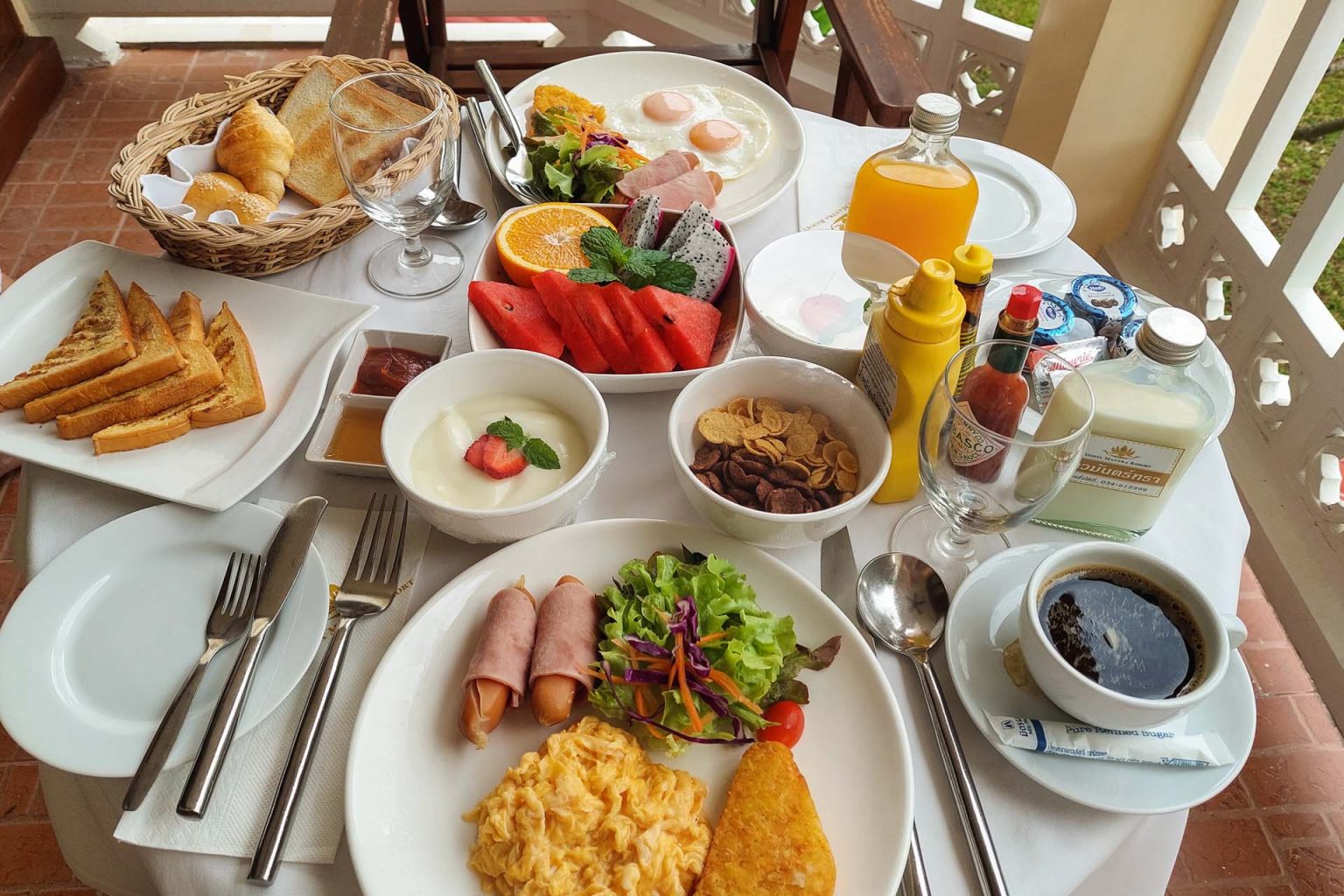 Dheva Mantra Resort: Kindvriendelijk hotel aan de rivier Kwai vlakbij ...