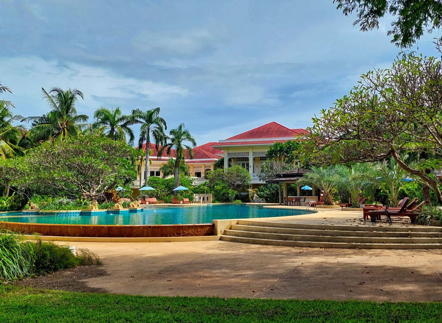 Dheva Mantra Resort: Kindvriendelijk hotel aan de rivier Kwai vlakbij ...