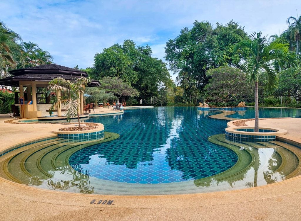 Dheva Mantra Resort: Kindvriendelijk hotel aan de rivier Kwai vlakbij Kanchanaburi - Gezin op Reis