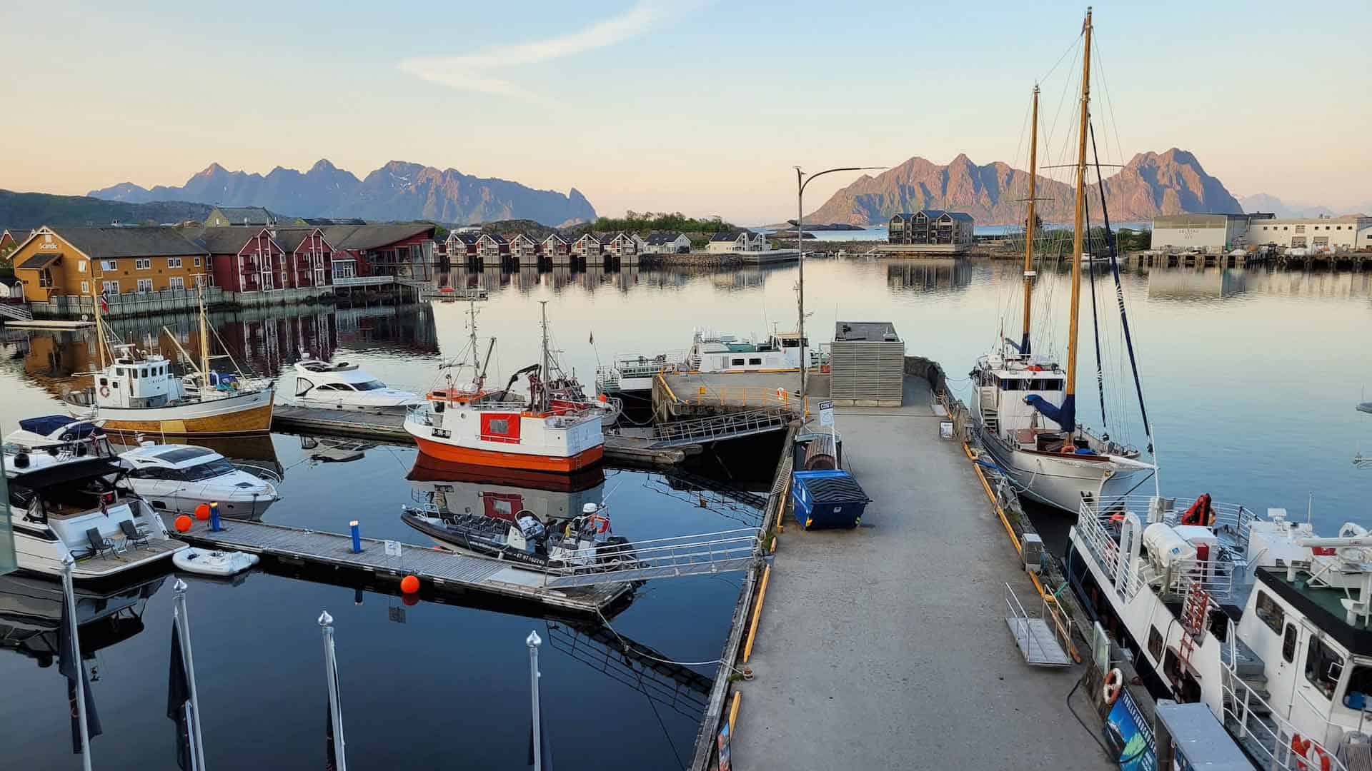 Zomerse avonturen in Svolvaer op de Lofoten in Noorwegen - Gezin op Reis
