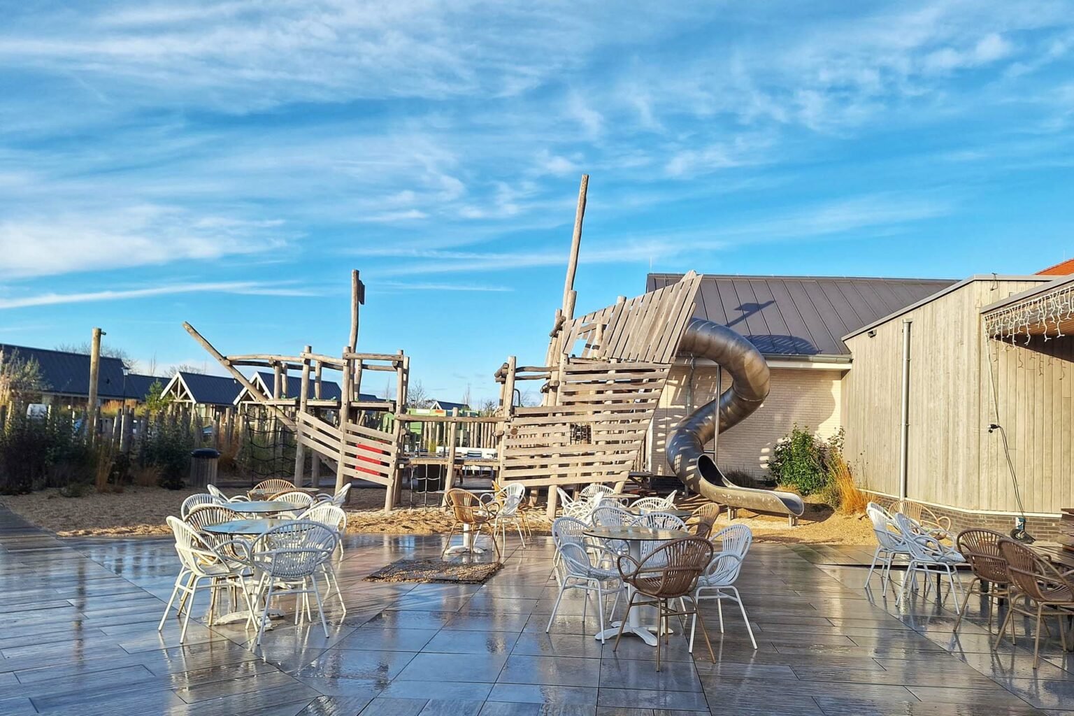 Vakantiepark Roompot Beach Resort Nieuwvliet-Bad: comfort, zwemmen en ...