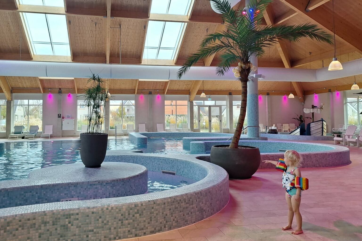 Vakantiepark Roompot Beach Resort Nieuwvliet-Bad: comfort, zwemmen en ...