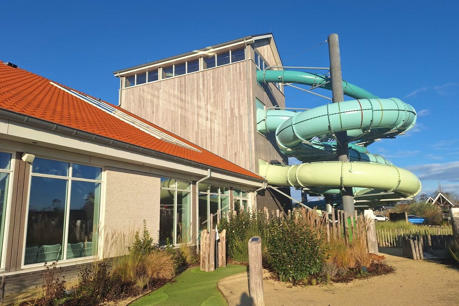 Vakantiepark Roompot Beach Resort Nieuwvliet-Bad: comfort, zwemmen en ...